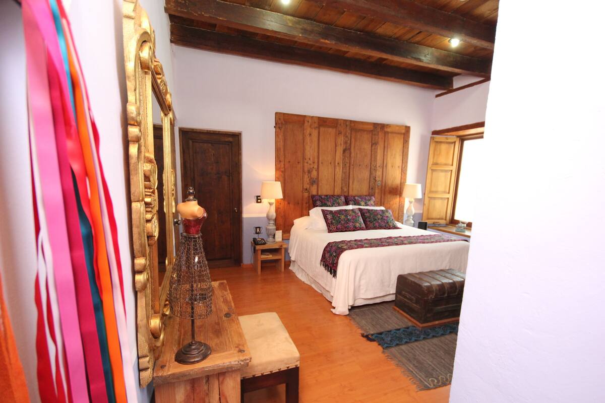 Master Suite | Cofre no quarto, secretária, ferro/tábua de engomar 
