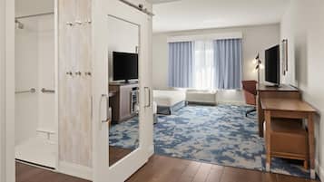 Quarto, acessível, não fumadores (Roll-in Shower) | Cofre no quarto, secretária, cortinas/cortinados opacos, Wi-fi grátis