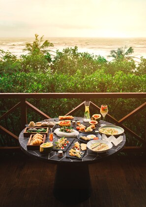 Pequeno-almoço tipo buffet diário mediante uma taxa 