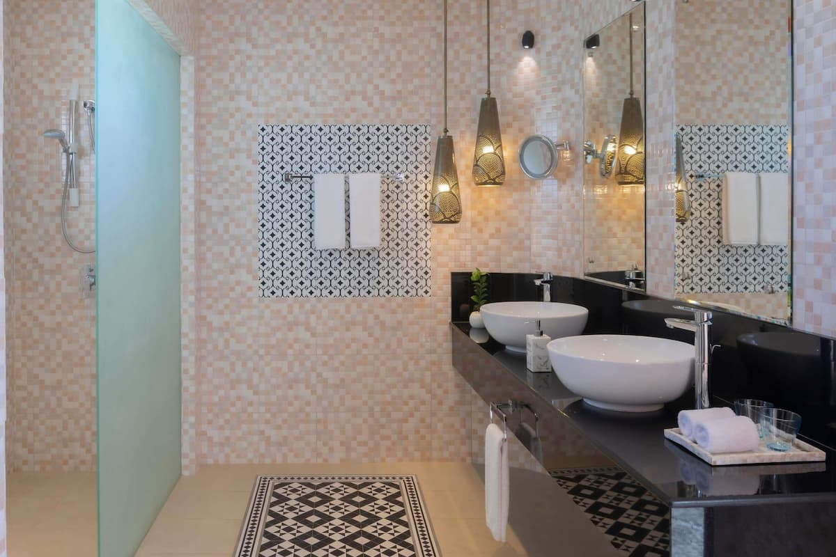 Vila, 4 quartos | Roupas de cama premium, frigobar, cofres nos quartos, escrivaninha