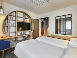 Quarto Standard, 2 camas individuais | Secretária, quartos insonorizados, ferro/tábua de engomar, Wi-fi grátis