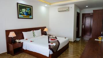 Quarto Duplo Superior, Vista para a cidade | Roupa de alta qualidade, minibar, cofre no quarto, secretária