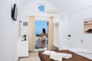 Quarto casal standard, sacada, vista para o mar | Roupas de cama antialérgicas, individualmente mobiliados, escrivaninha