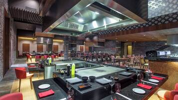 9 restaurantes: servem pequenos-almoços, almoços e jantares