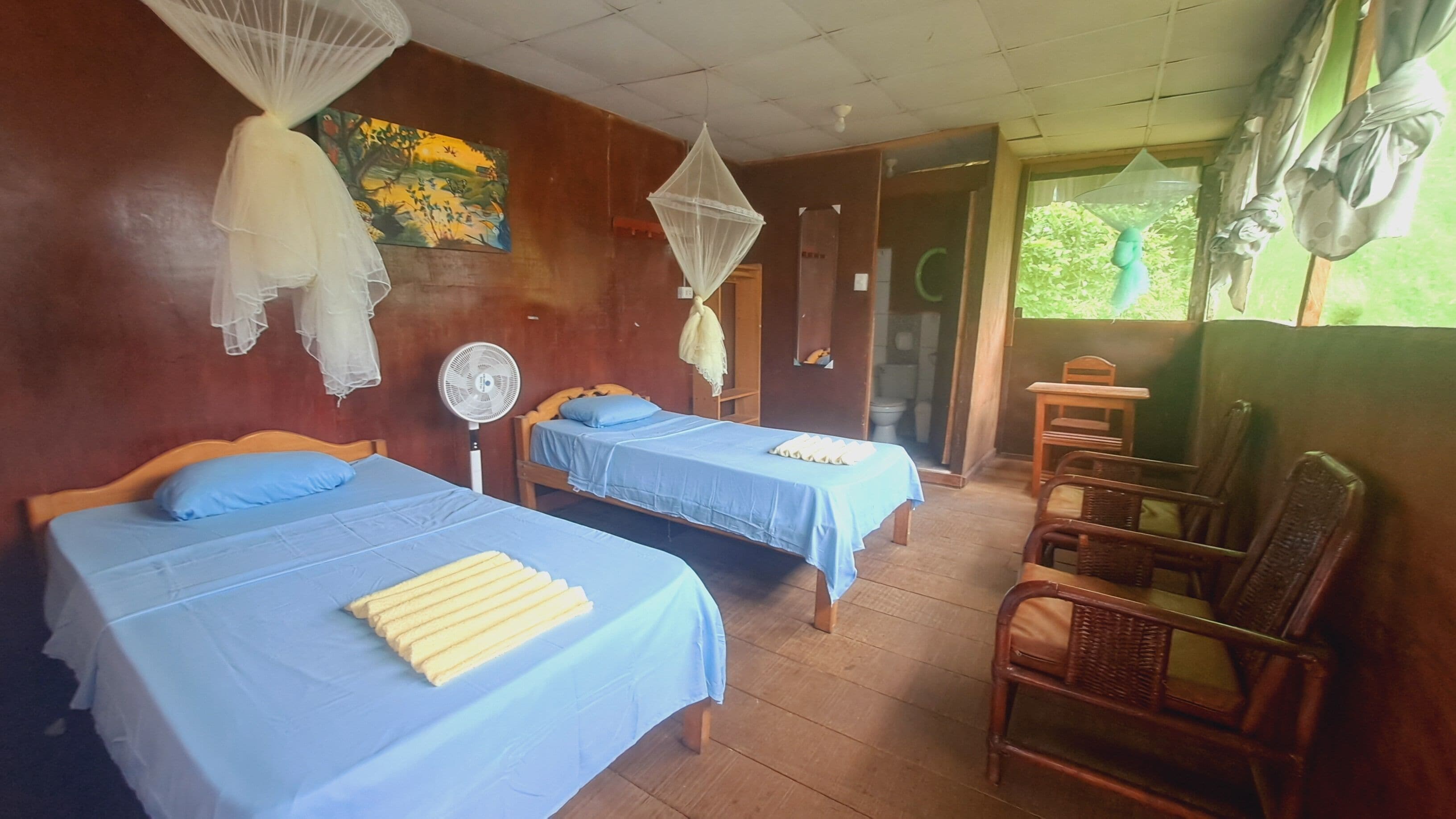 Quarto Panorâmico | Camas de colchão viscoelástico, cofre no quarto, secretária 