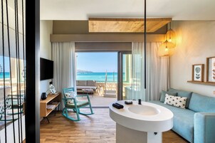 Suíte, 1 quarto | Sala de estar | TV de plasma 48 polegadas com canais via satélite, TV