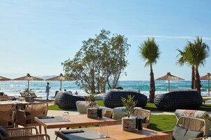 Café da manhã, almoço e jantar; culinária grega 