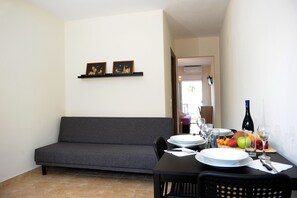 Quarto casal, vista para o mar | Sala de estar | TV LCD