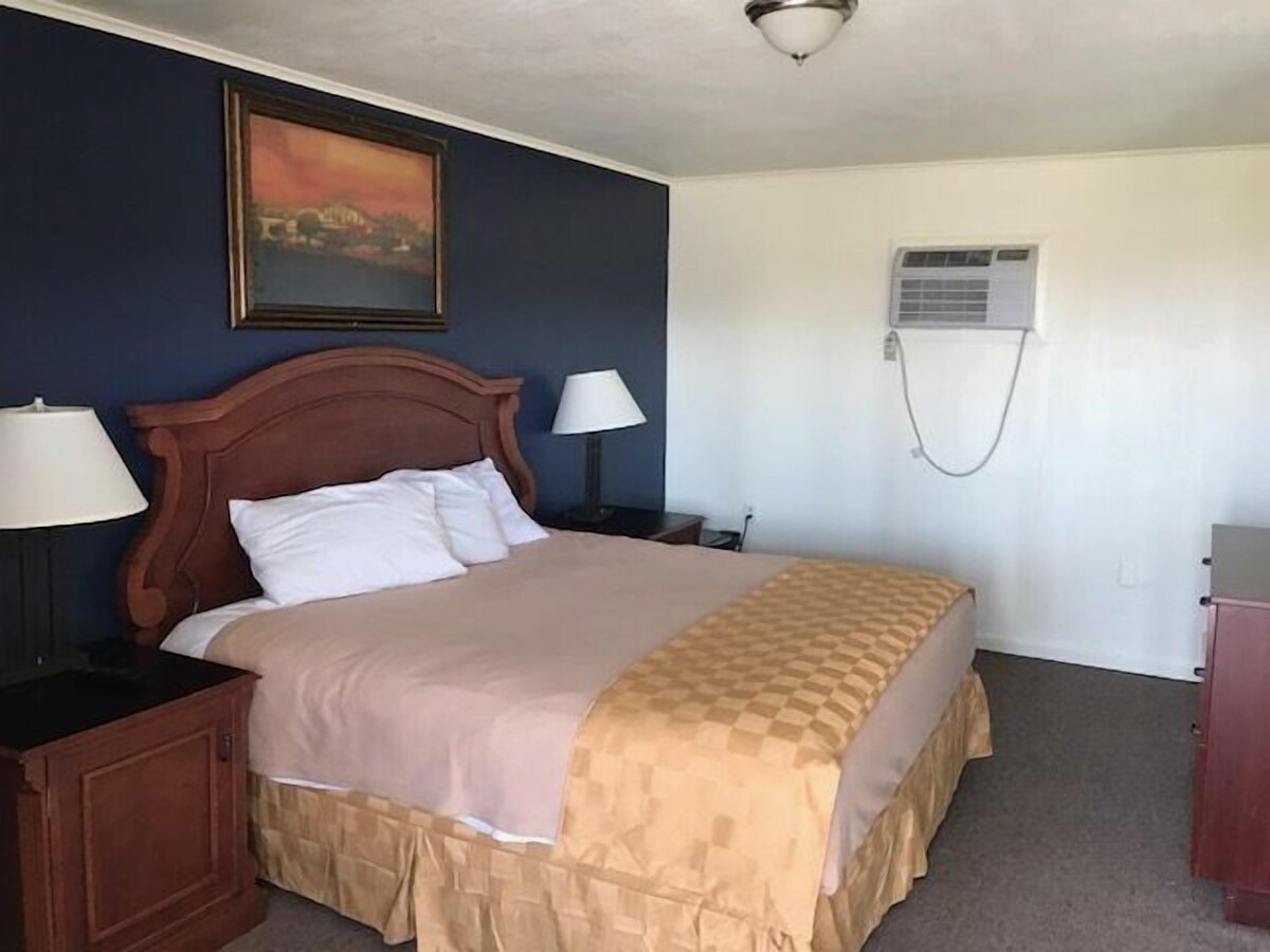 Sunset Inn Reviews, Deals & Photos 2023 - Expedia