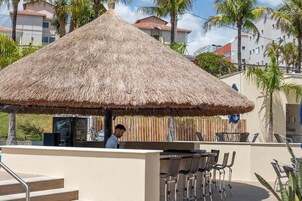 Bar à beira da piscina