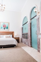 Suíte premium | Roupas de cama premium, edredons de pluma, frigobar, cofres nos quartos