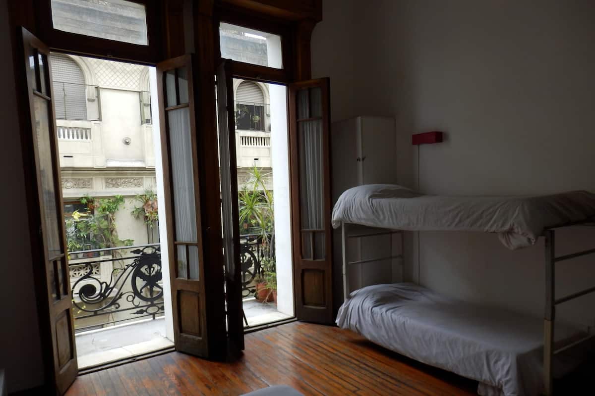 Quarto Triplo, apenas para mulheres | Wi-fi grátis, roupa de cama fornecida