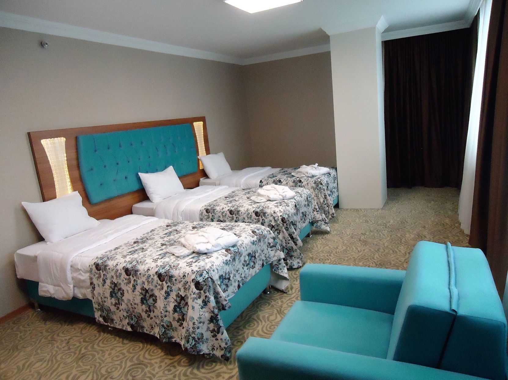 Roupas de cama premium, frigobar (abastecido com itens grátis)
