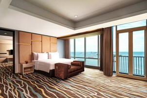 Suíte executiva | Cofres nos quartos, escrivaninha, cortinas blackout