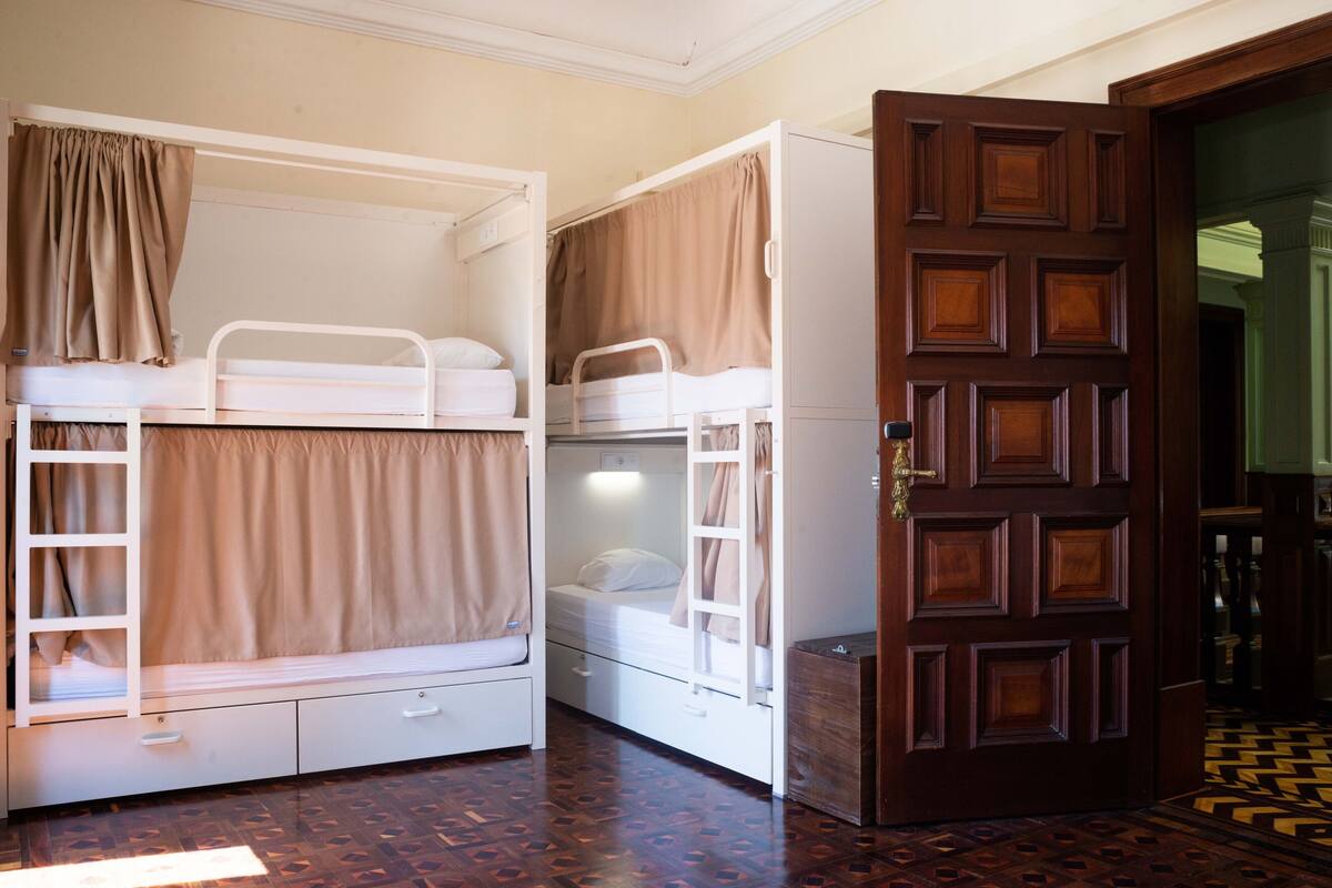 Dormitório Partilhado Standard, em dormitório misto, casa de banho partilhada (8 people) | Roupa de alta qualidade, edredões de penas 