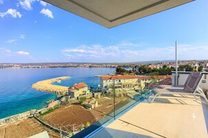 President suite with balcony, sea view and Hot tub (A2+1) | Vista do quarto