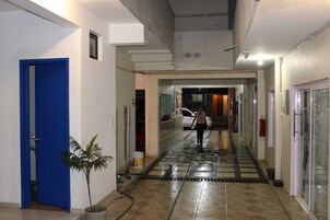 Televisor de ecrã plano de 32 polegadas com canais por cabo, televisor 