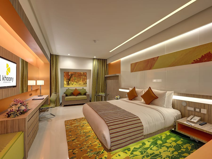 Minibar, cofre no quarto, secretária