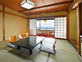 Quarto Tradicional, fumadores (Japanese Style, up to 6 guests) | Cofre no quarto, secretária, Wi-fi grátis, roupa de cama fornecida 
