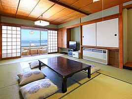 Quarto Tradicional, fumadores (Japanese Style, up to 6 guests) | Cofre no quarto, secretária, Wi-fi grátis, roupa de cama fornecida 
