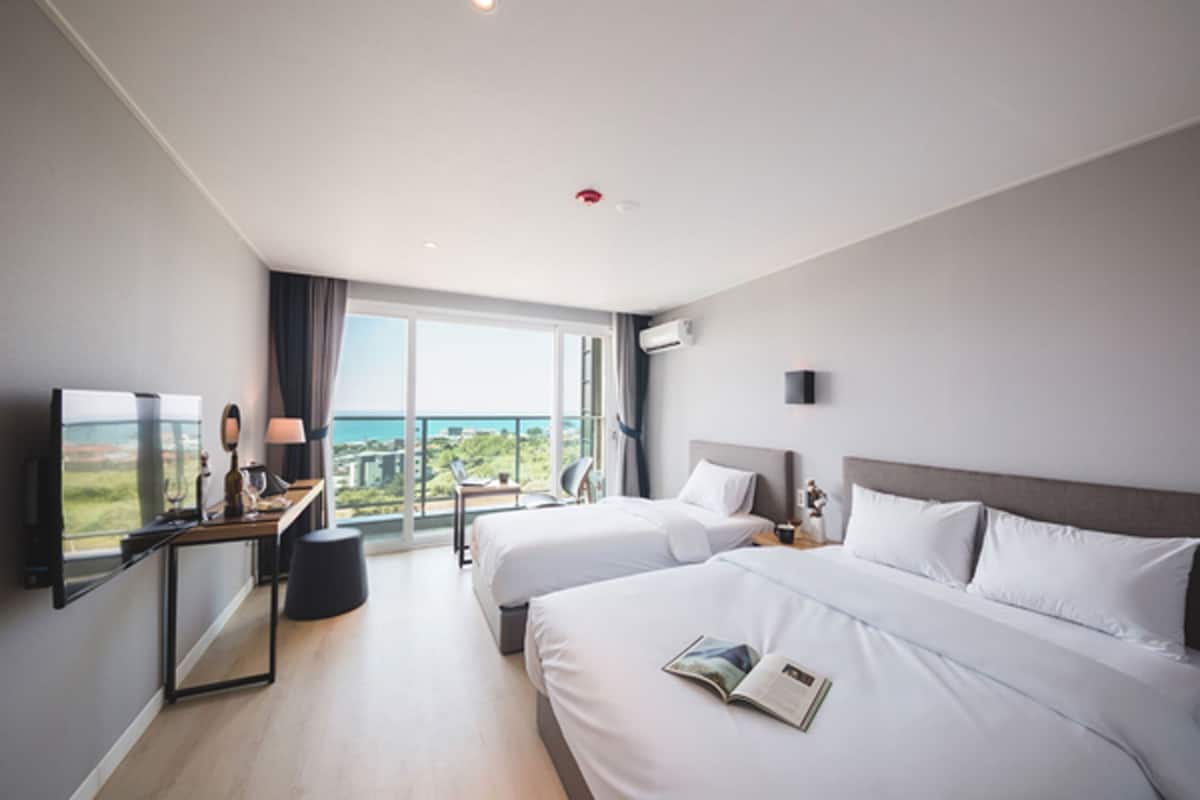 1 quarto, edredões de penas, secretária, cortinas/cortinados opacos