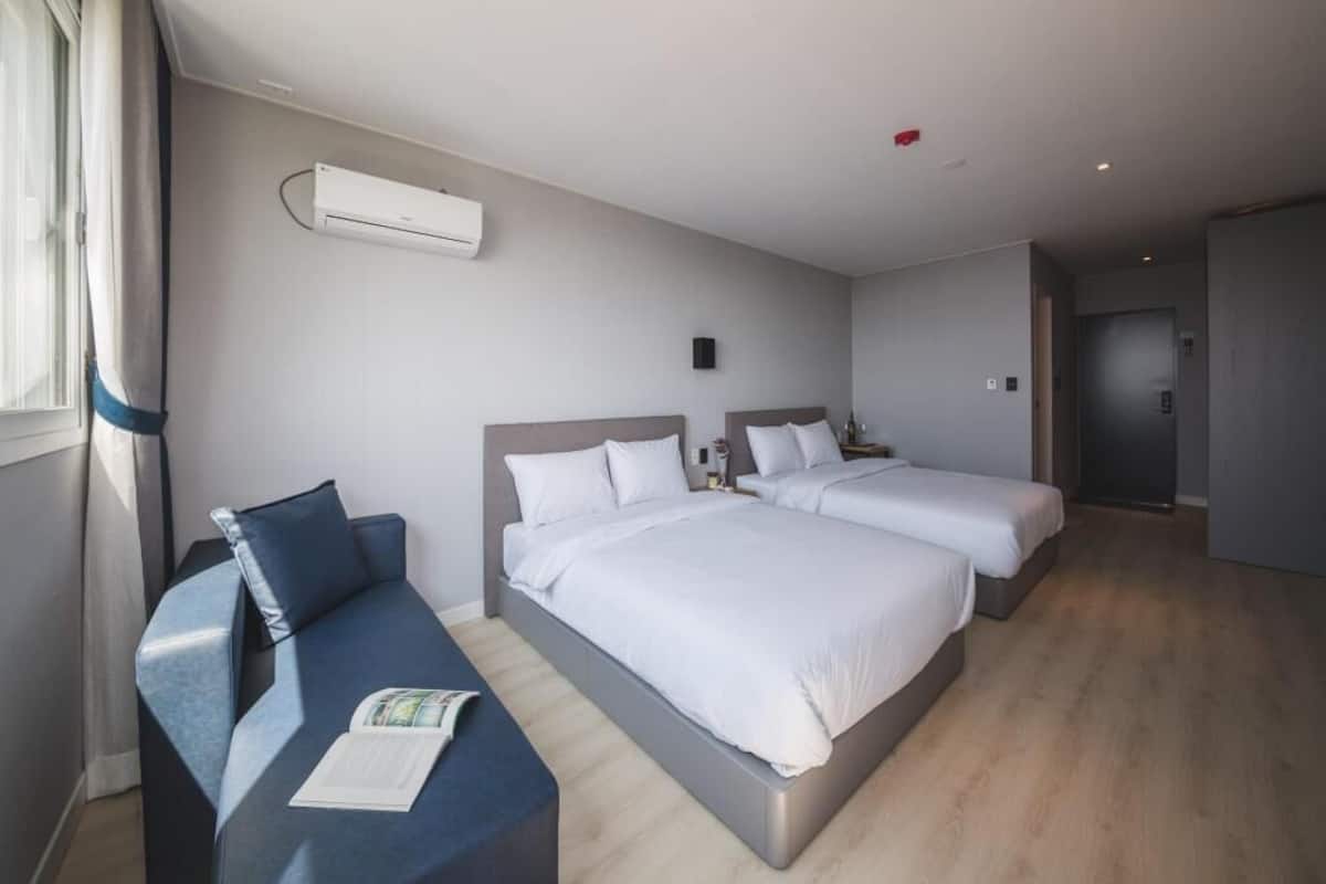 1 quarto, edredões de penas, secretária, cortinas/cortinados opacos