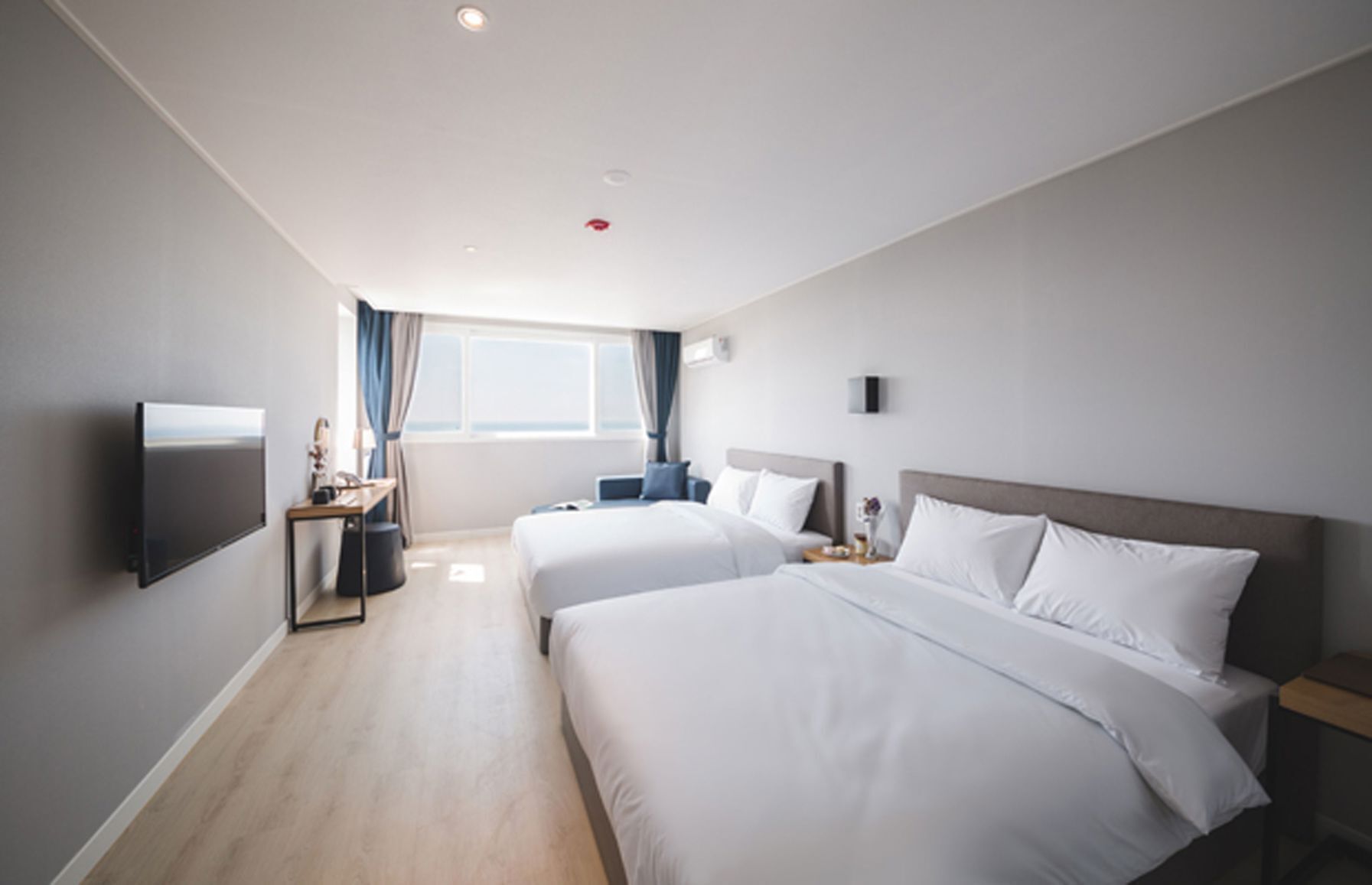 1 quarto, edredões de penas, secretária, cortinas/cortinados opacos 