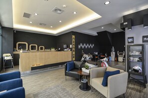 Área de estar no saguão