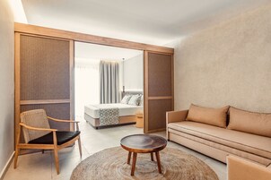 Cofres nos quartos, escrivaninha, berços grátis, Wi-Fi de cortesia