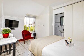 Quarto Familiar, 3 quartos | Cofre no quarto, com decoração personalizada 