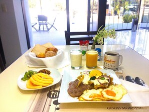 Pequeno-almoço inspirado na cozinha local diário incluído 