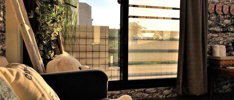 Roupa de alta qualidade, com mobília individualizada