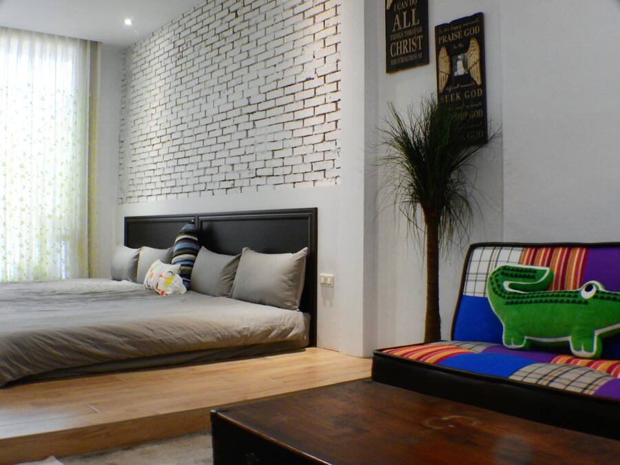 Quarto quádruplo conforto, 1 quarto | Roupas de cama premium, escrivaninha, quartos à prova de som