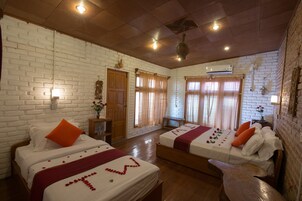Quarto triplo família, 2 quartos, vista para o jardim, no canto