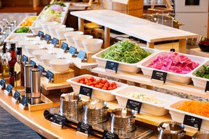 Pequeno-almoço tipo buffet diário (2310 JPY por pessoa)