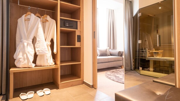 Suite de Luxo, 1 quarto, sauna | Casa de banho | Produtos de higiene exclusivos, um secador de cabelo 