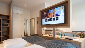 Suite Superior, 1 cama king-size, kitchenette | Roupa de alta qualidade, edredões de penas, camas de colchão pillowtop 