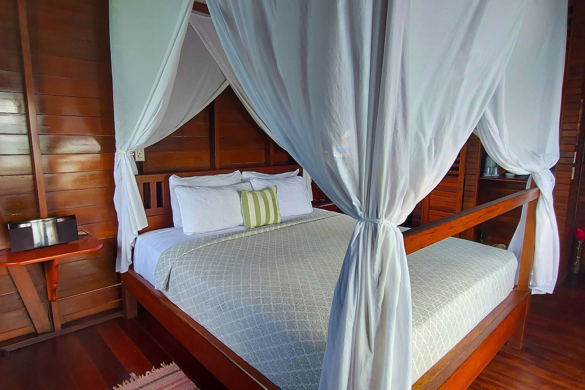 Bungalow Honeymoon Suite over the water | 3 quartos, Wi-fi grátis, roupa de cama fornecida