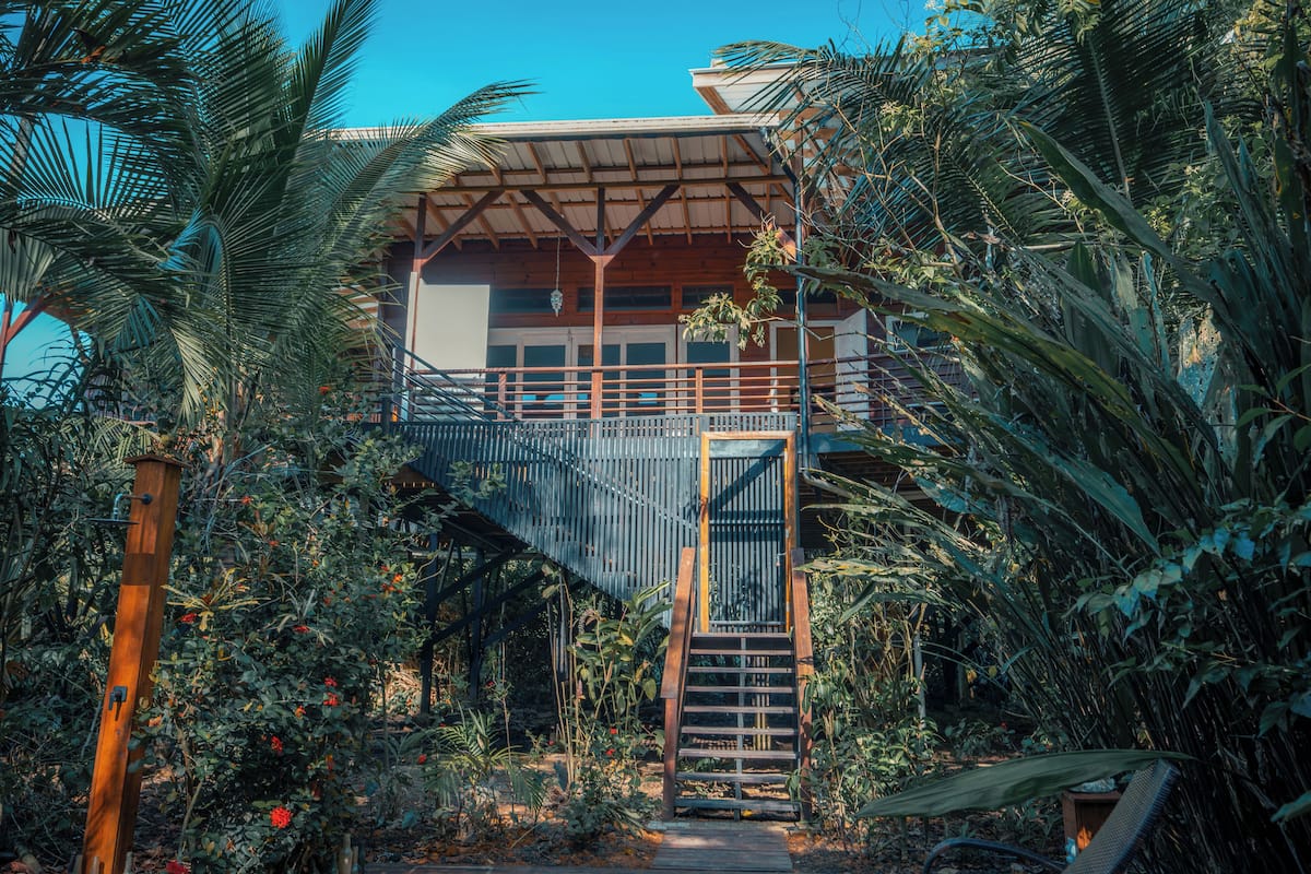 Cabana de Madeira Familiar | 3 quartos, Wi-fi grátis, roupa de cama fornecida