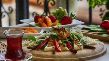 Café da manhã completo grátis todos os dias