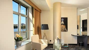 Roupa hipoalergénica, camas de colchão Select Comfort, minibar