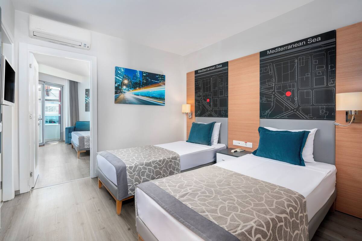 Minibar, secretária, Wi-fi, roupa de cama fornecida 