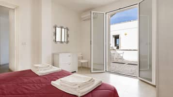 Apartamento, 2 quartos | Quartos insonorizados, ferro/tábua de engomar