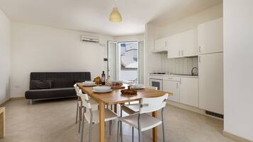 Apartamento, 1 quarto | Cozinha privada | Um frigorífico/congelador grande