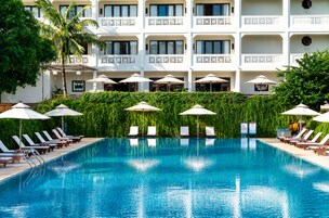 2 piscinas exteriores, guarda-sóis, espreguiçadeiras 