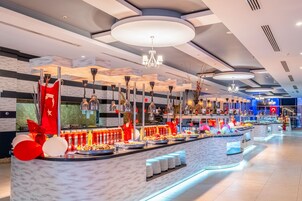 4 restaurantes, jantares servidos, cozinha mediterrânica 