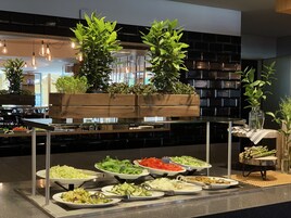 Pequeno-almoço tipo buffet diário incluído 