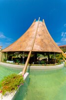 Bar à beira da piscina