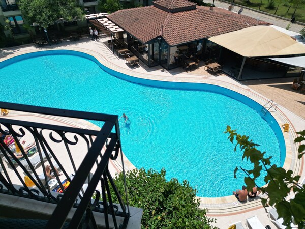Lemas Suite Hotel - Side