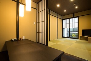 Quarto Duplo Standard (+ 2 Japanese Futons) | Refeições no quarto